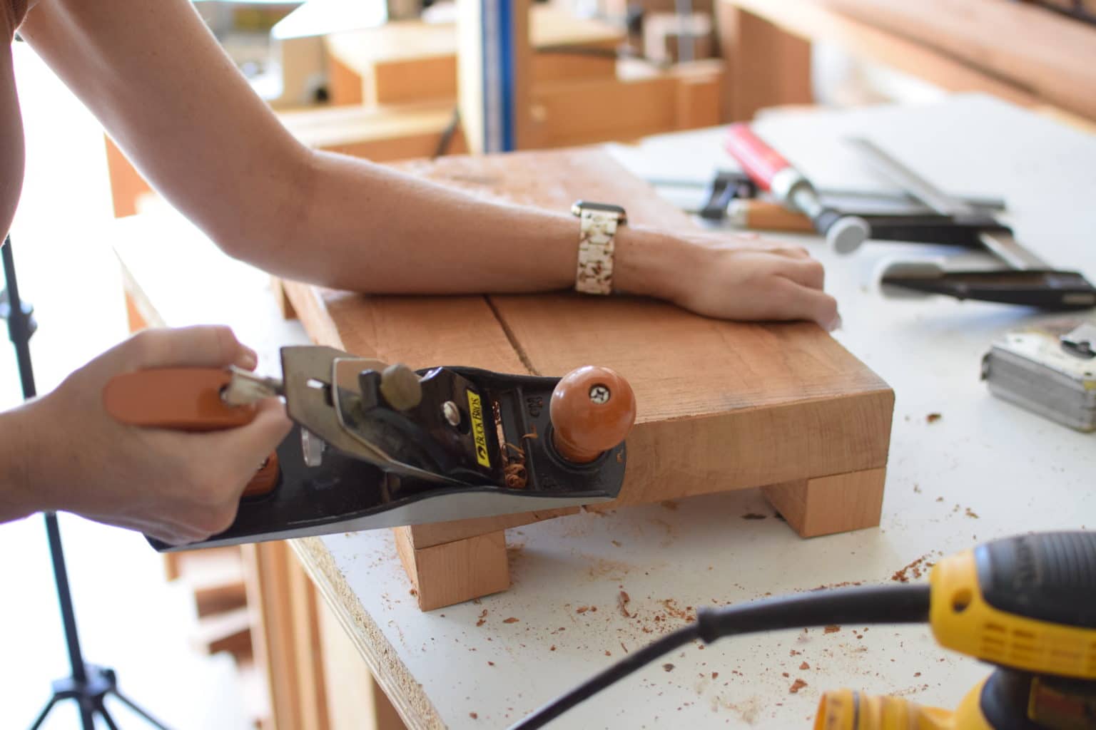 How to Make a Vintage-Looking Wooden Riser: 4 Steps